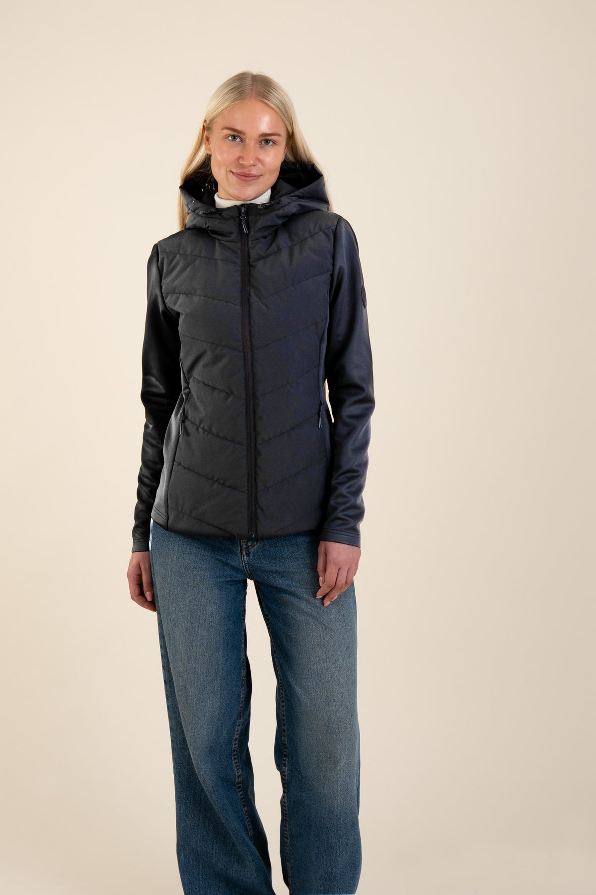 HANNAH-BLACK – HarveyandJones